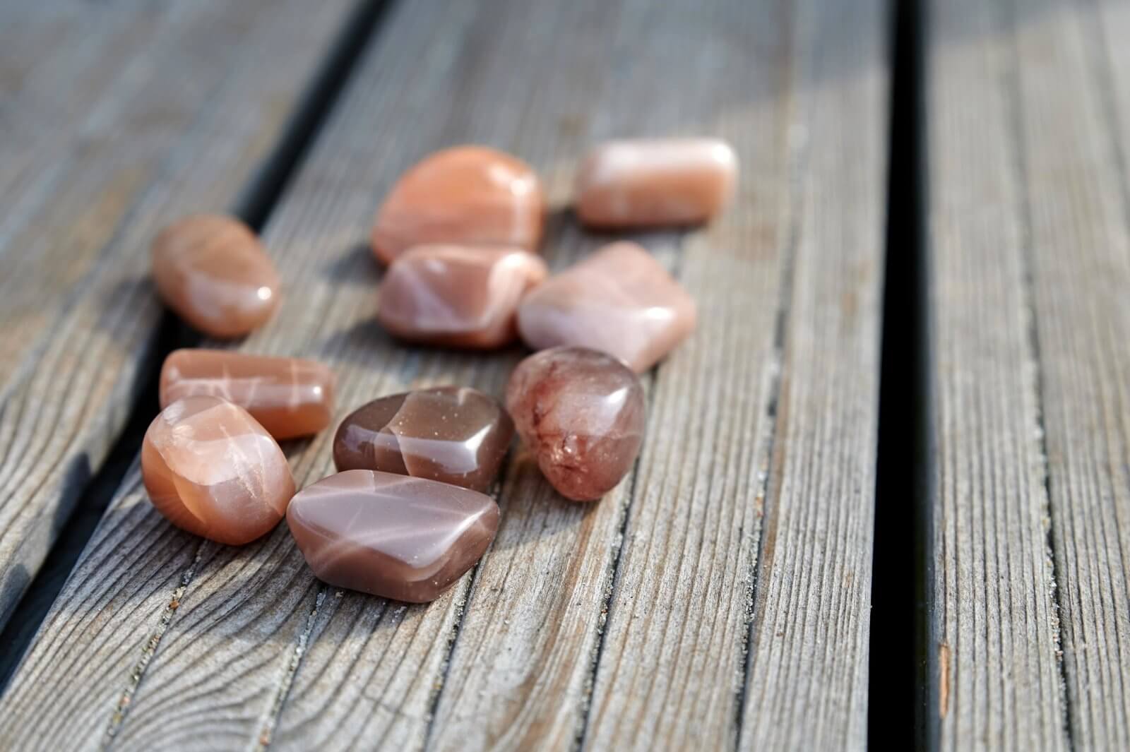 Mėnulio akmuo – Moteriškos Magijos ir Intuicijos Šaltinis | kristalai ...