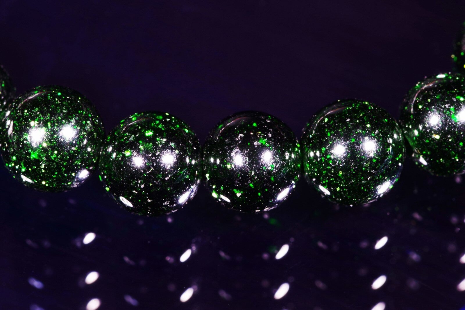 Žalias aukso akmuo 6mm – Subtilus Spindesys | kristalai.eu – www ...